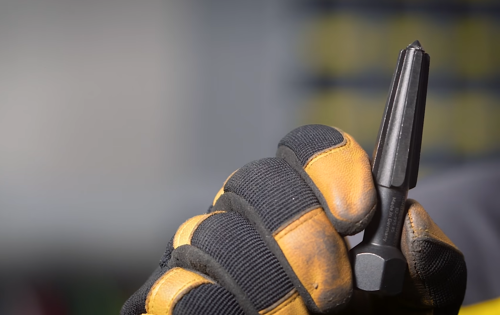 How to Cut a Bolt in a Tight Space? - ToolsProfy