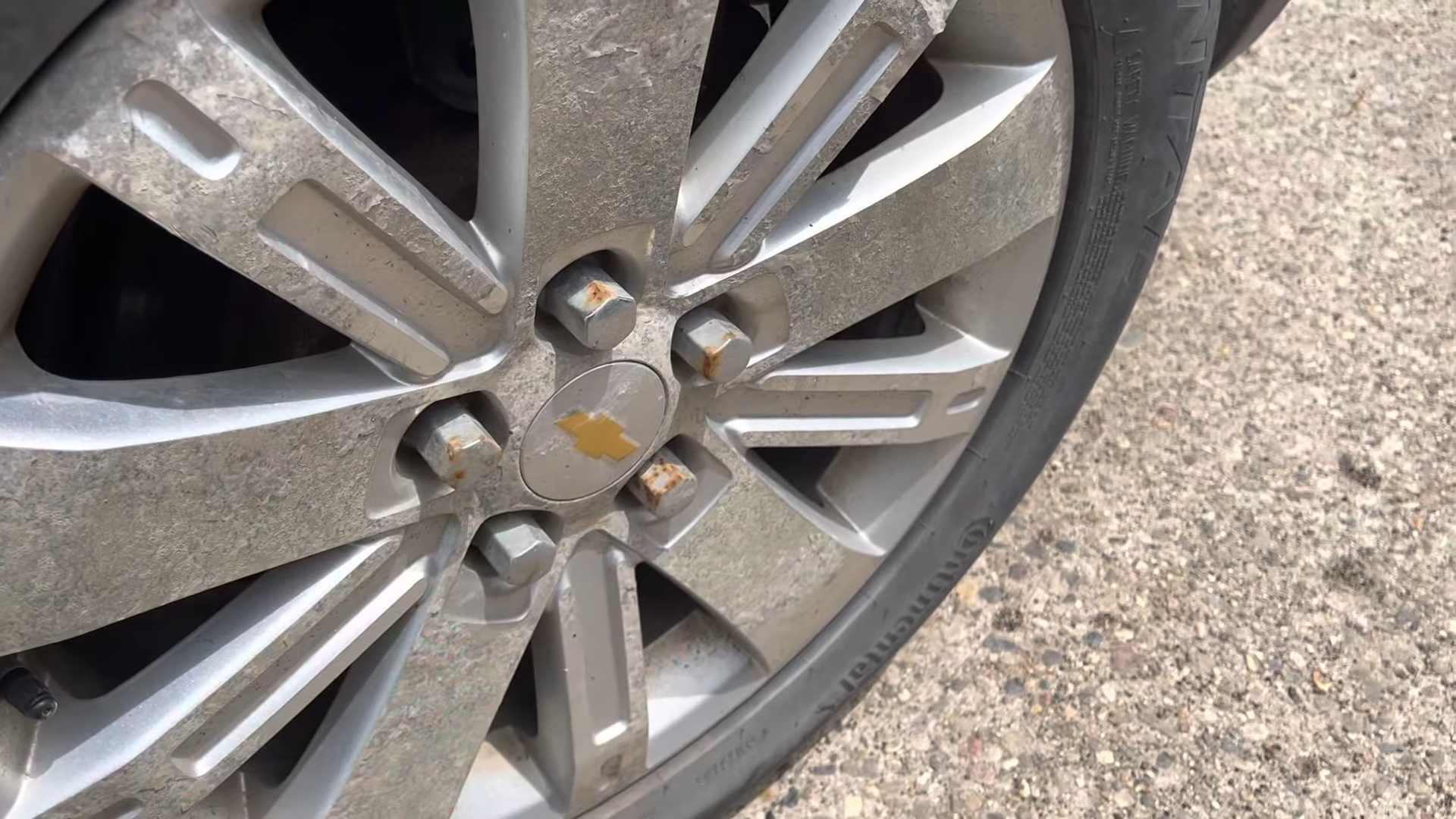 How to Remove a Stripped Lug Nut Without Tools? - ToolsProfy