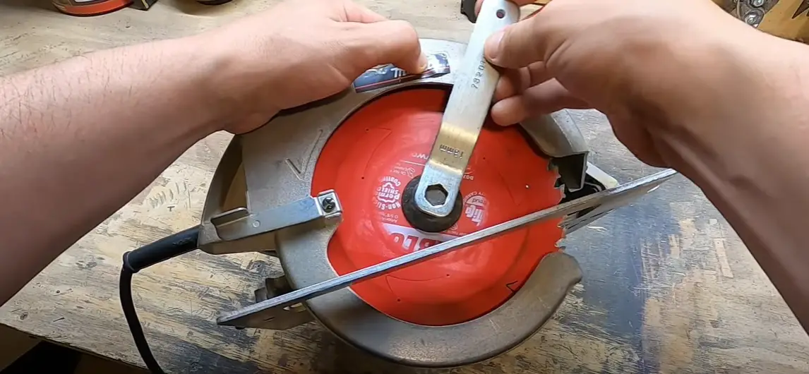 How to Change a Circular Saw Blade Without a Lock? - ToolsProfy