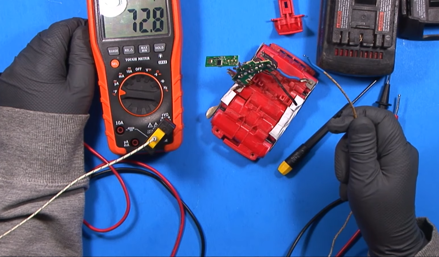 Bosch 18V Battery Not Charging: How to Fix? - ToolsProfy