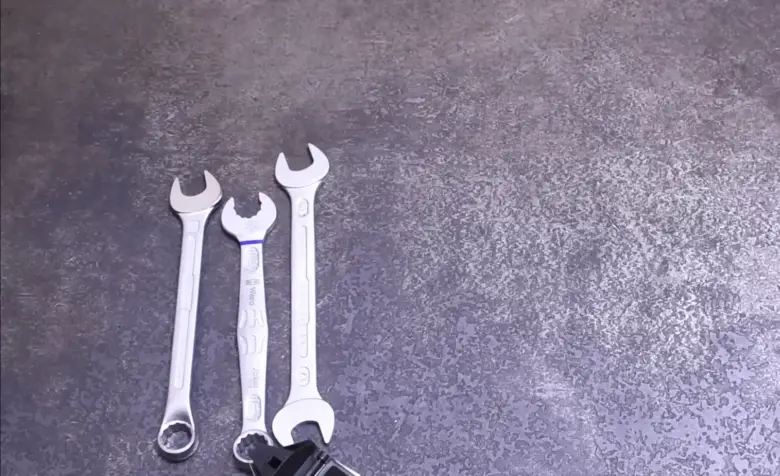 Breaker Bar vs. Torque Wrench: What’s the Difference? - ToolsProfy