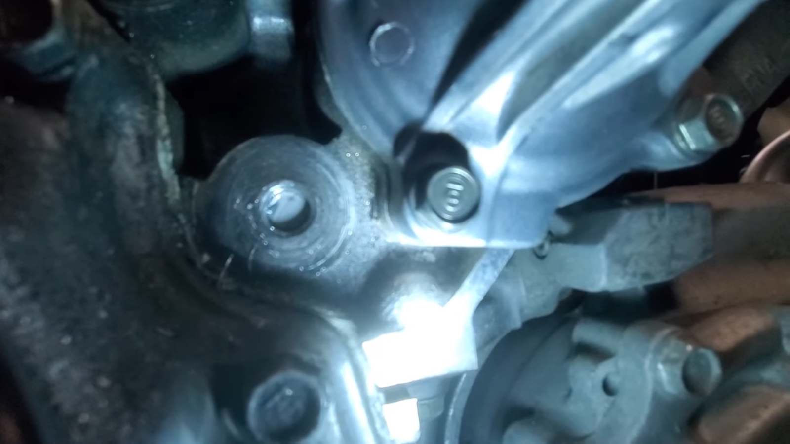 How to Remove a Broken Bolt From an Engine Block? - ToolsProfy