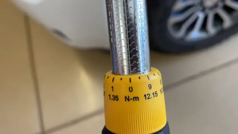 How to Set a Torque Wrench in Inch Pounds? - ToolsProfy