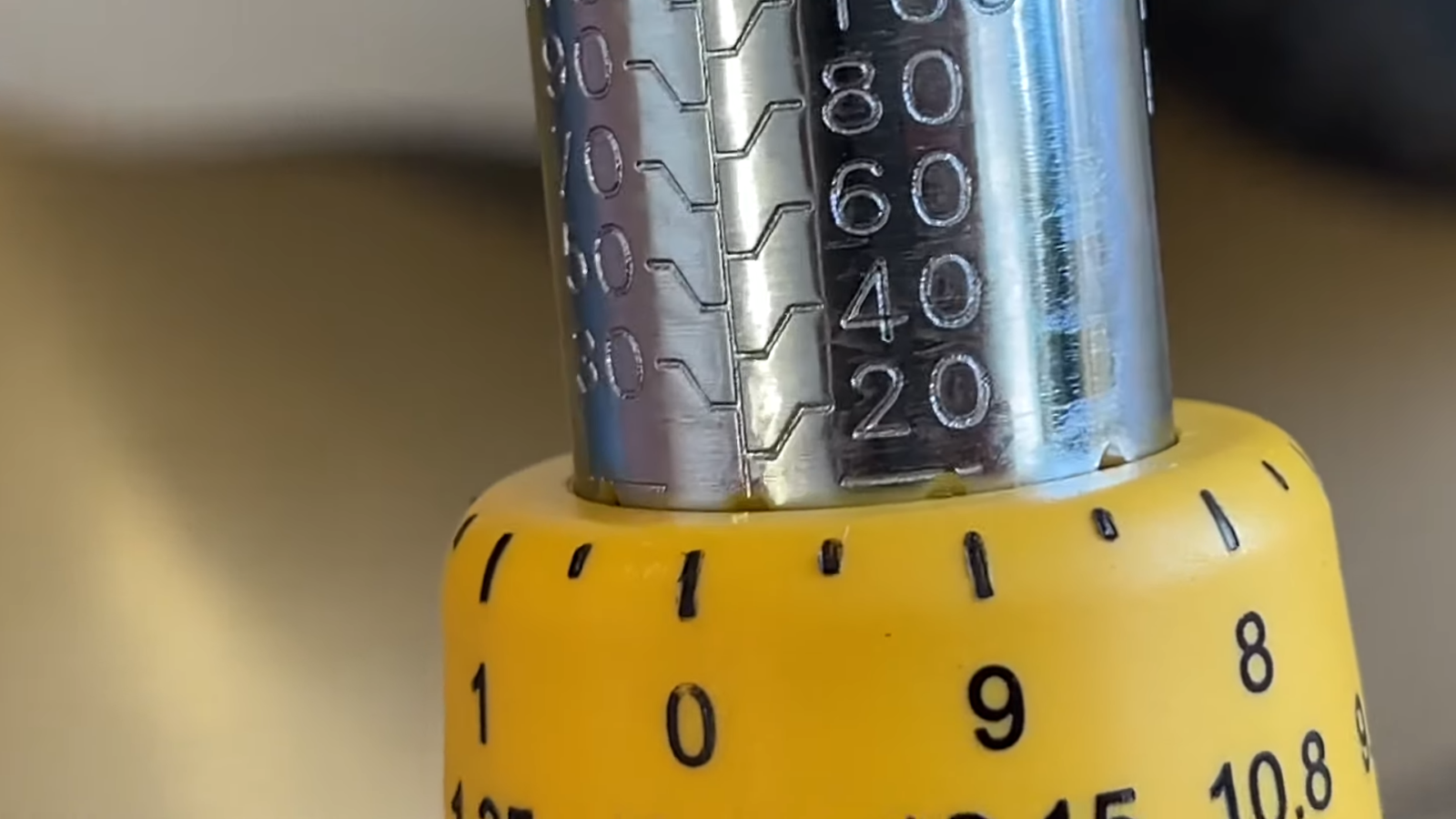 How to Set a Torque Wrench in Inch Pounds? - ToolsProfy