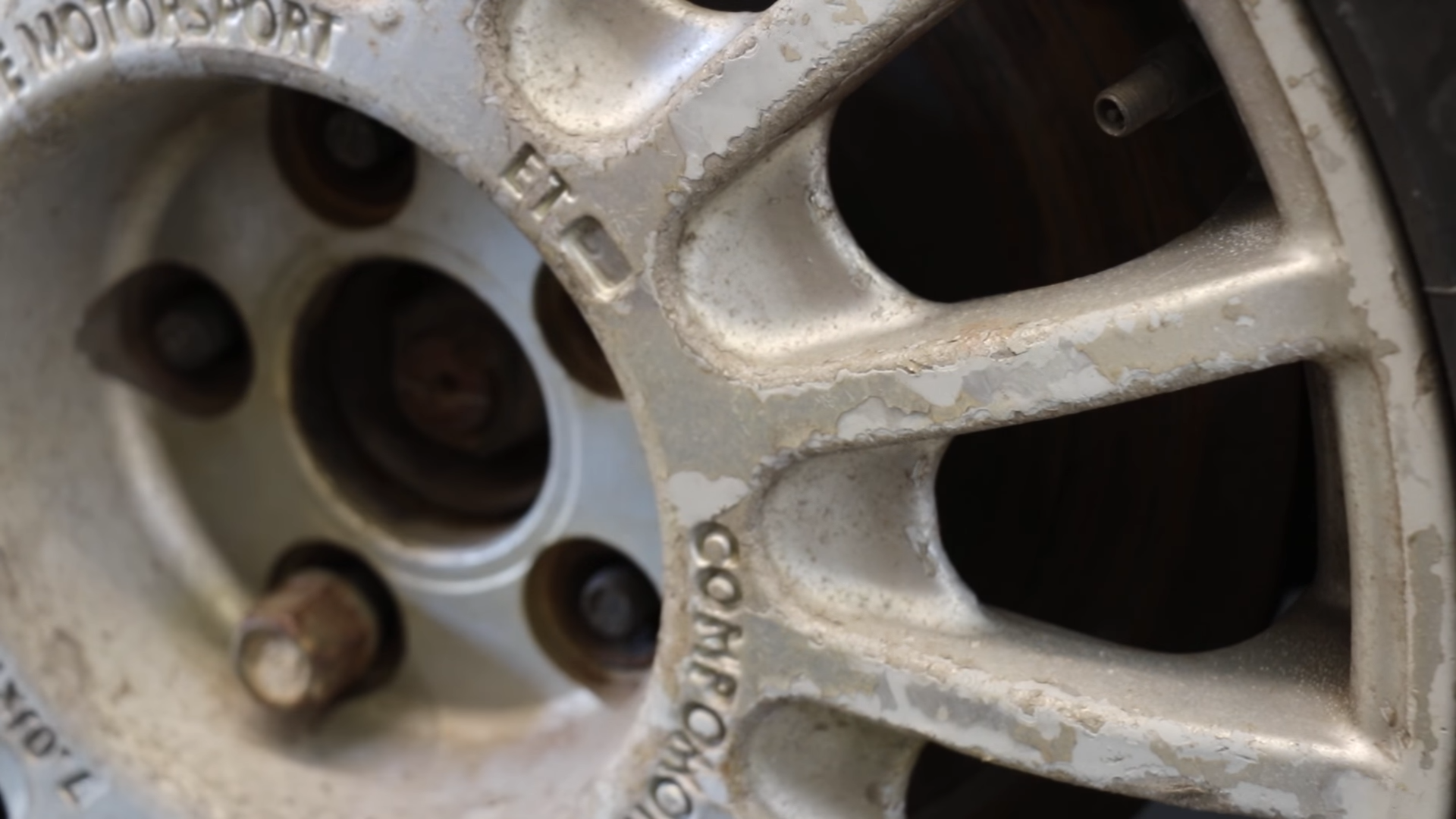 Lug Nut vs. Lug Bolt: What’s the Difference? - ToolsProfy